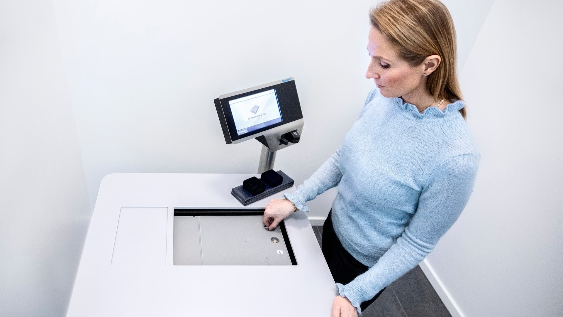 How banks increase profitability with self-service safe deposit boxes